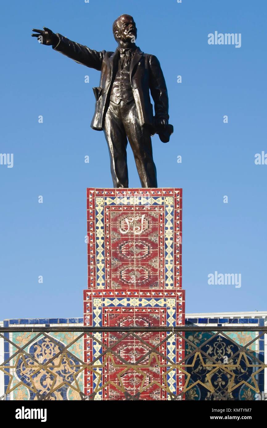 White human statue hi-res stock photography and images - Alamy