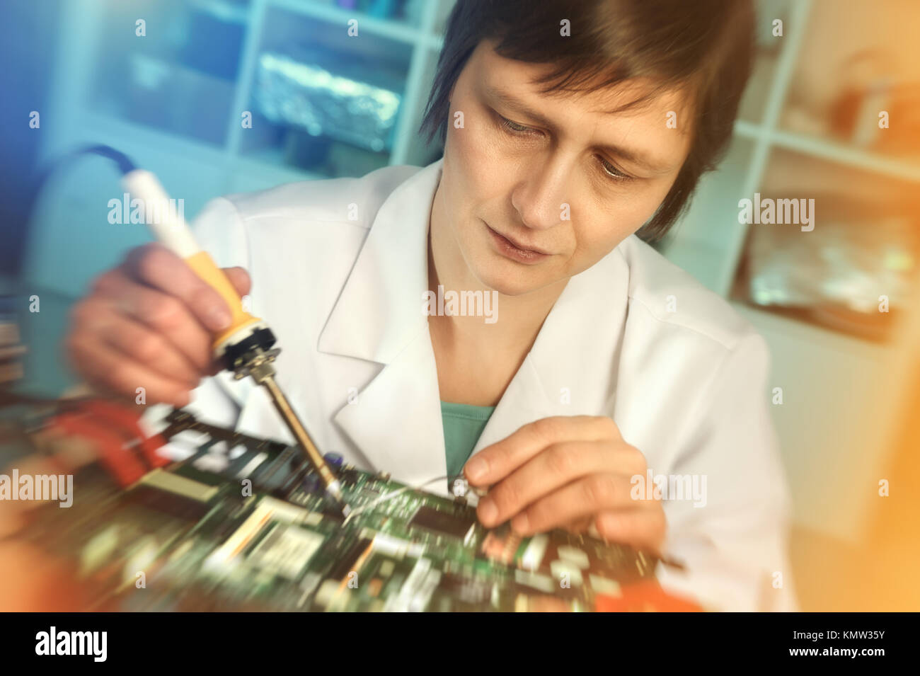 Female electronic engineer hi-res stock photography and images - Alamy