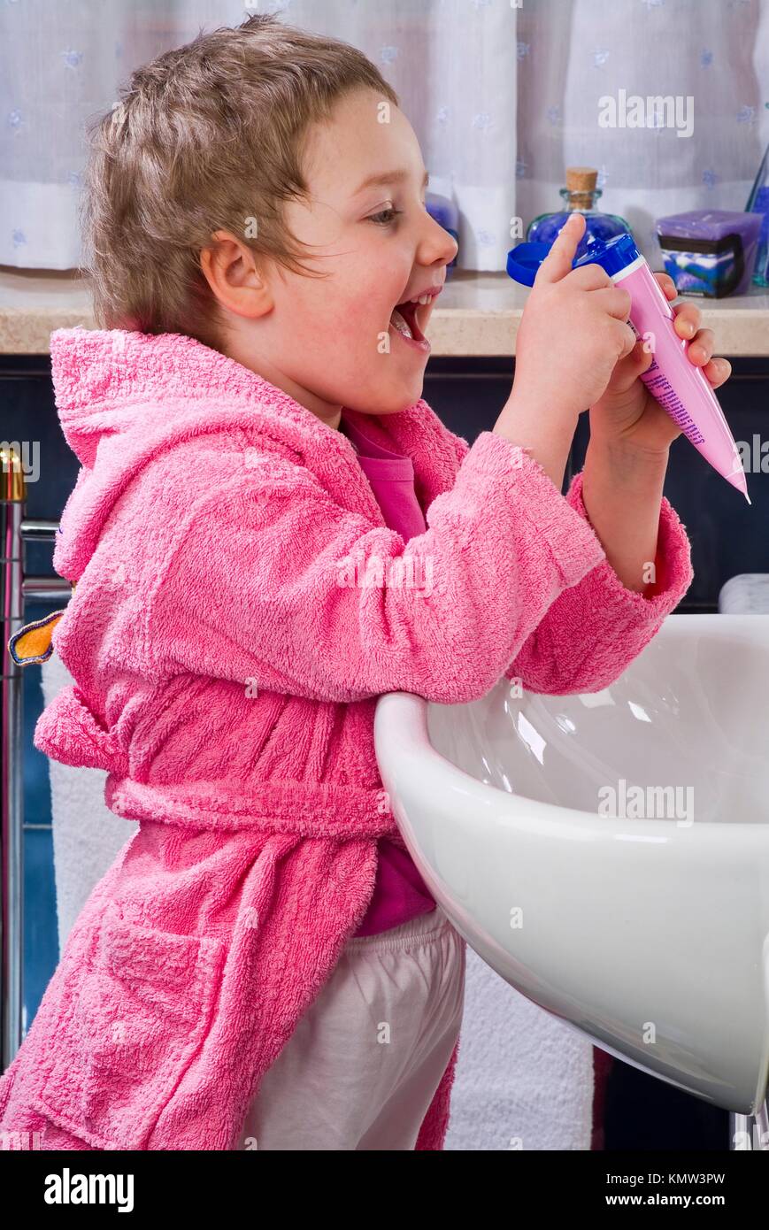 Put face here hi-res stock photography and images - Alamy