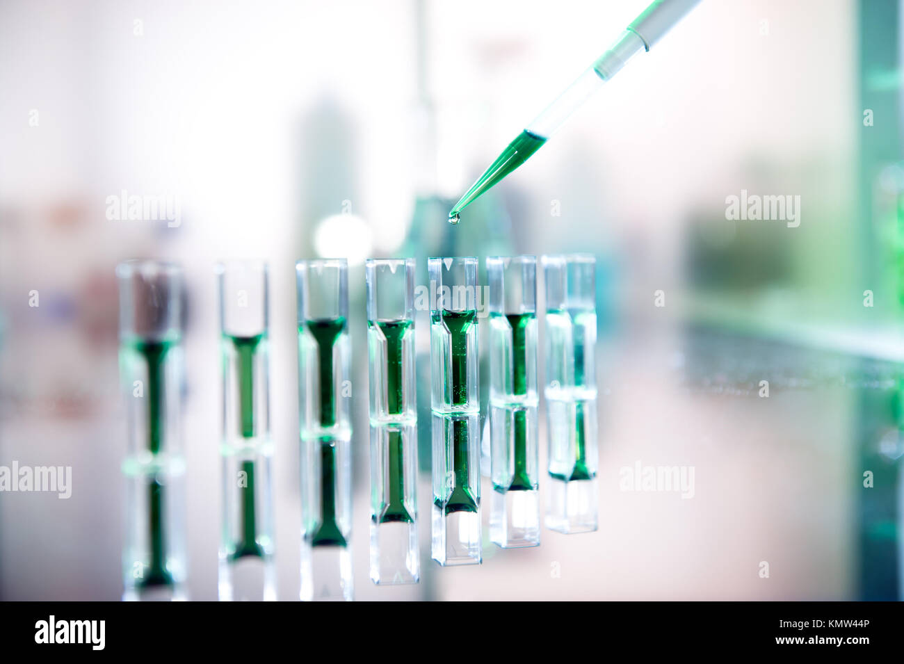 Spectrophotometer hi-res stock photography and images - Alamy