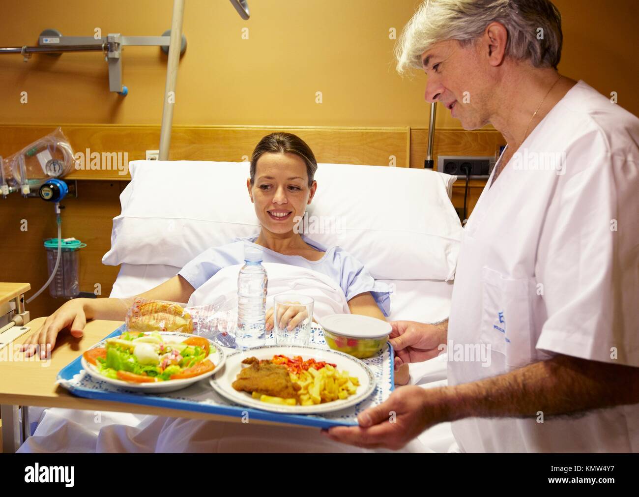 Female nurse serving food patient hi-res stock photography and images ...