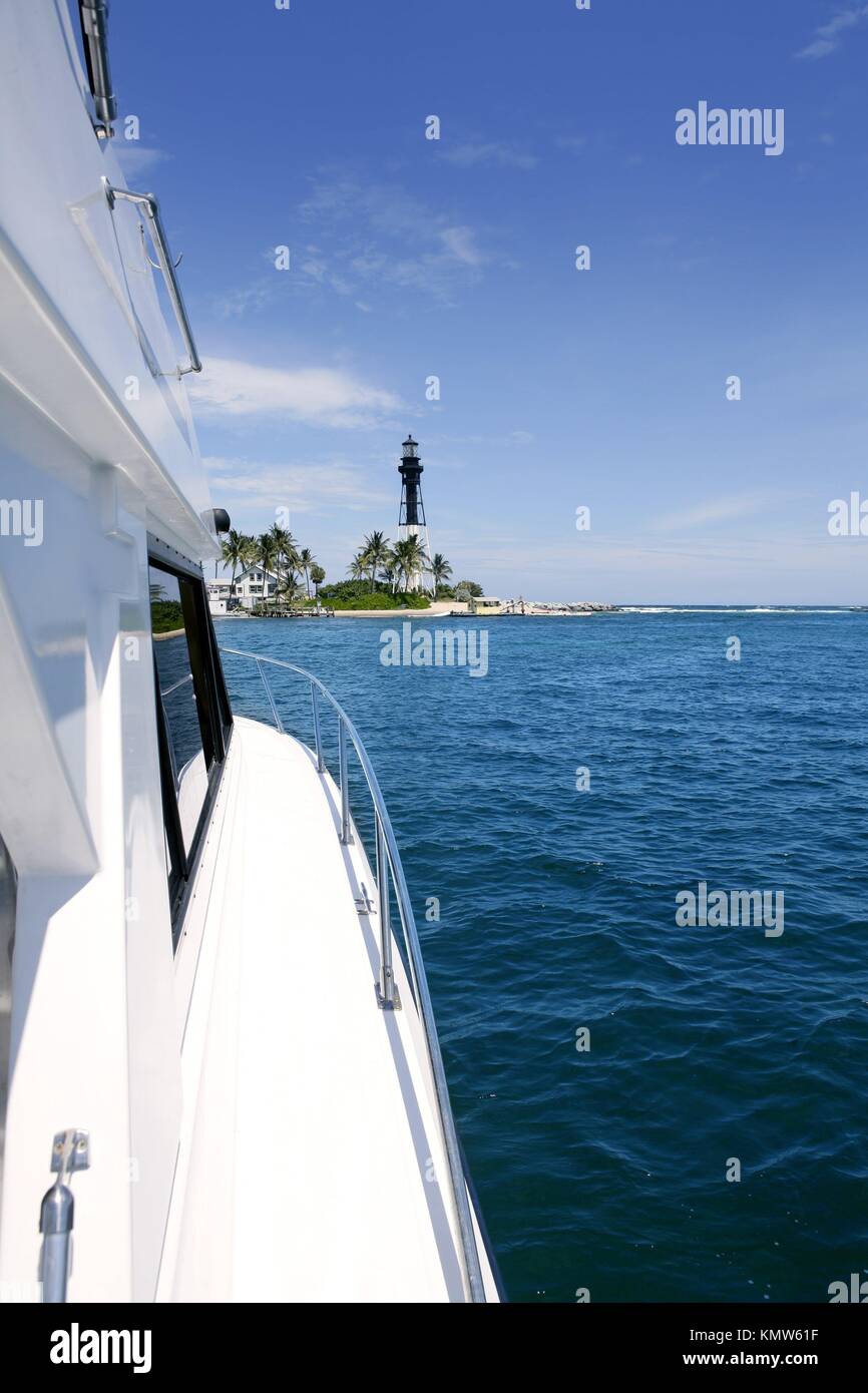 Boat side view and Florida Lighthouse blue sea Stock Photo - Alamy