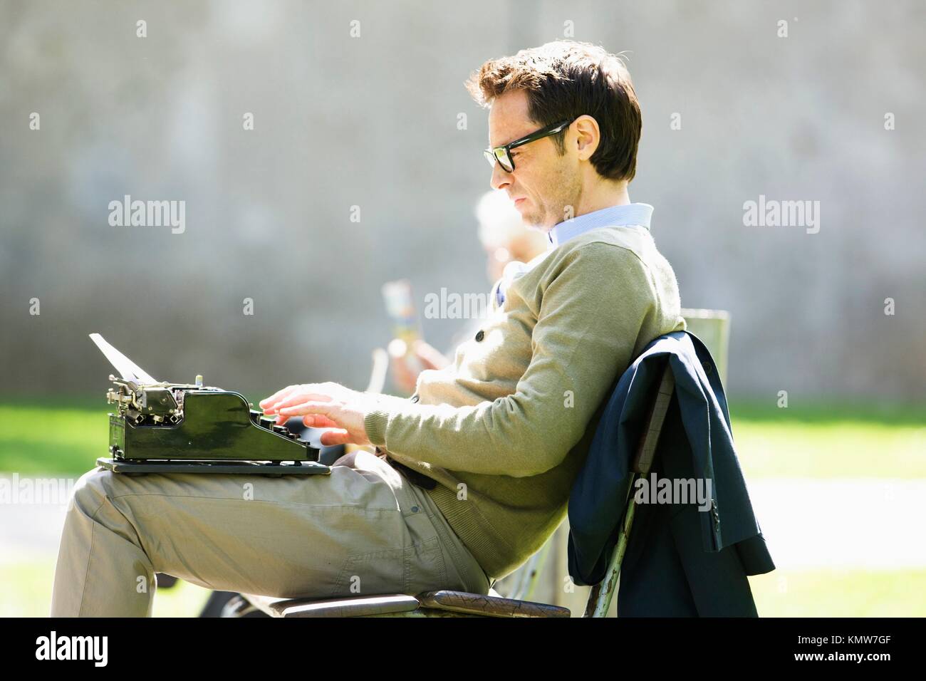Man on old fashioned typewriter hi-res stock photography and images - Alamy