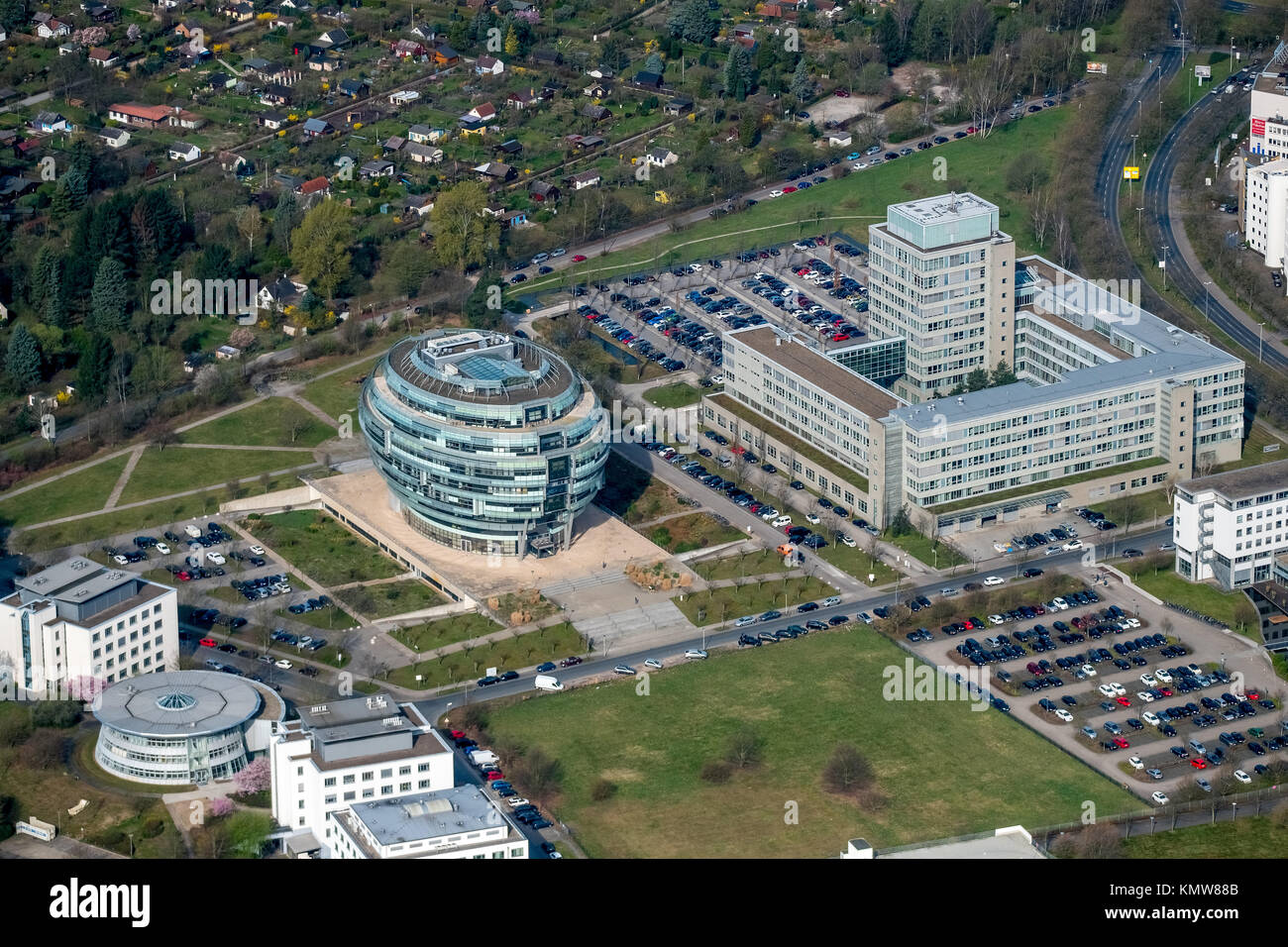 Office tower Heise headquarters in Hanover in spherical form, Heise ...
