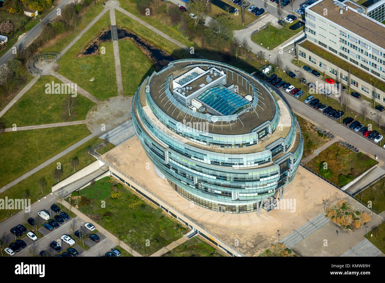 Office tower Heise headquarters in Hanover in spherical form, Heise ...