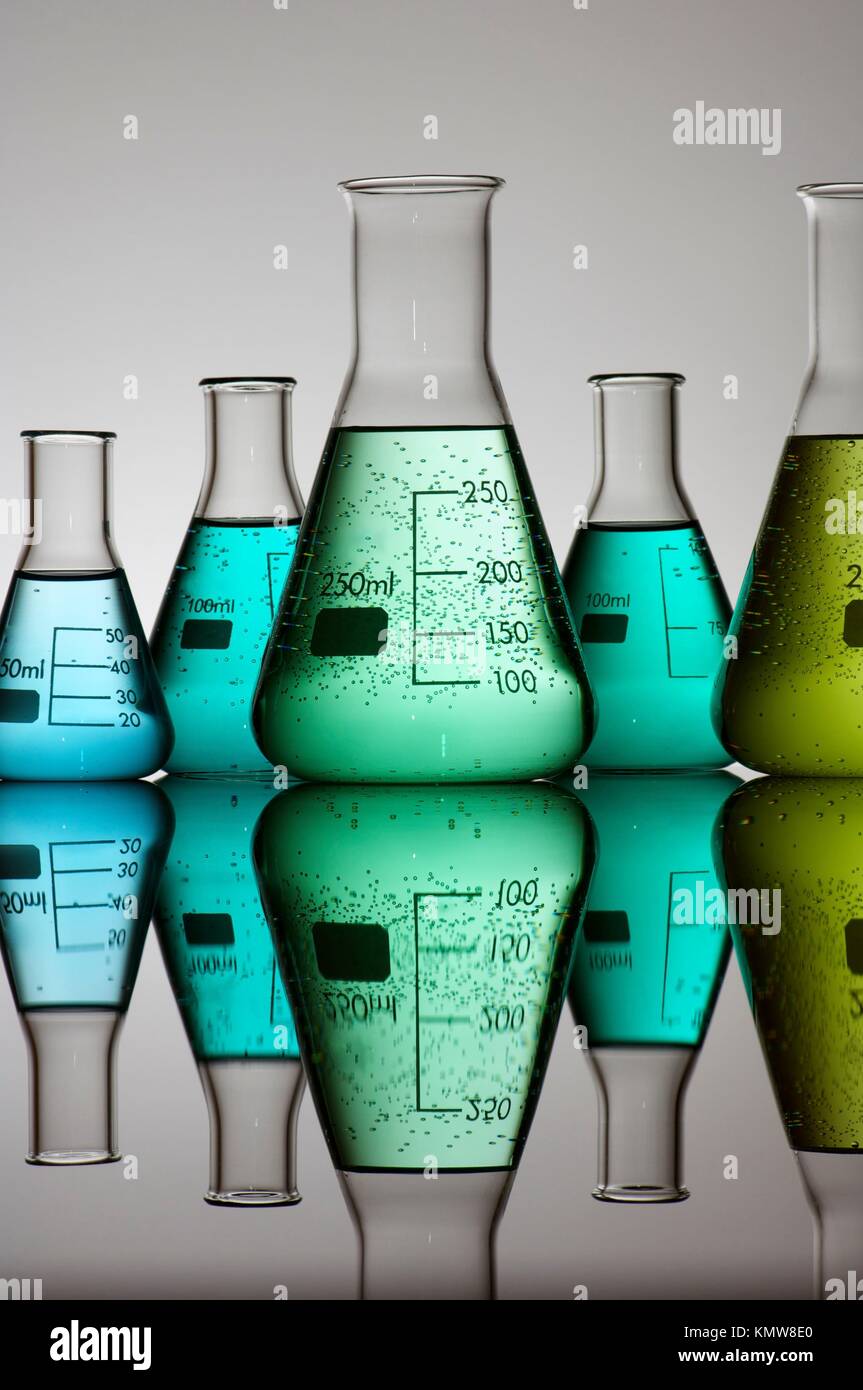 Conical flask with green liquid hi-res stock photography and images - Alamy