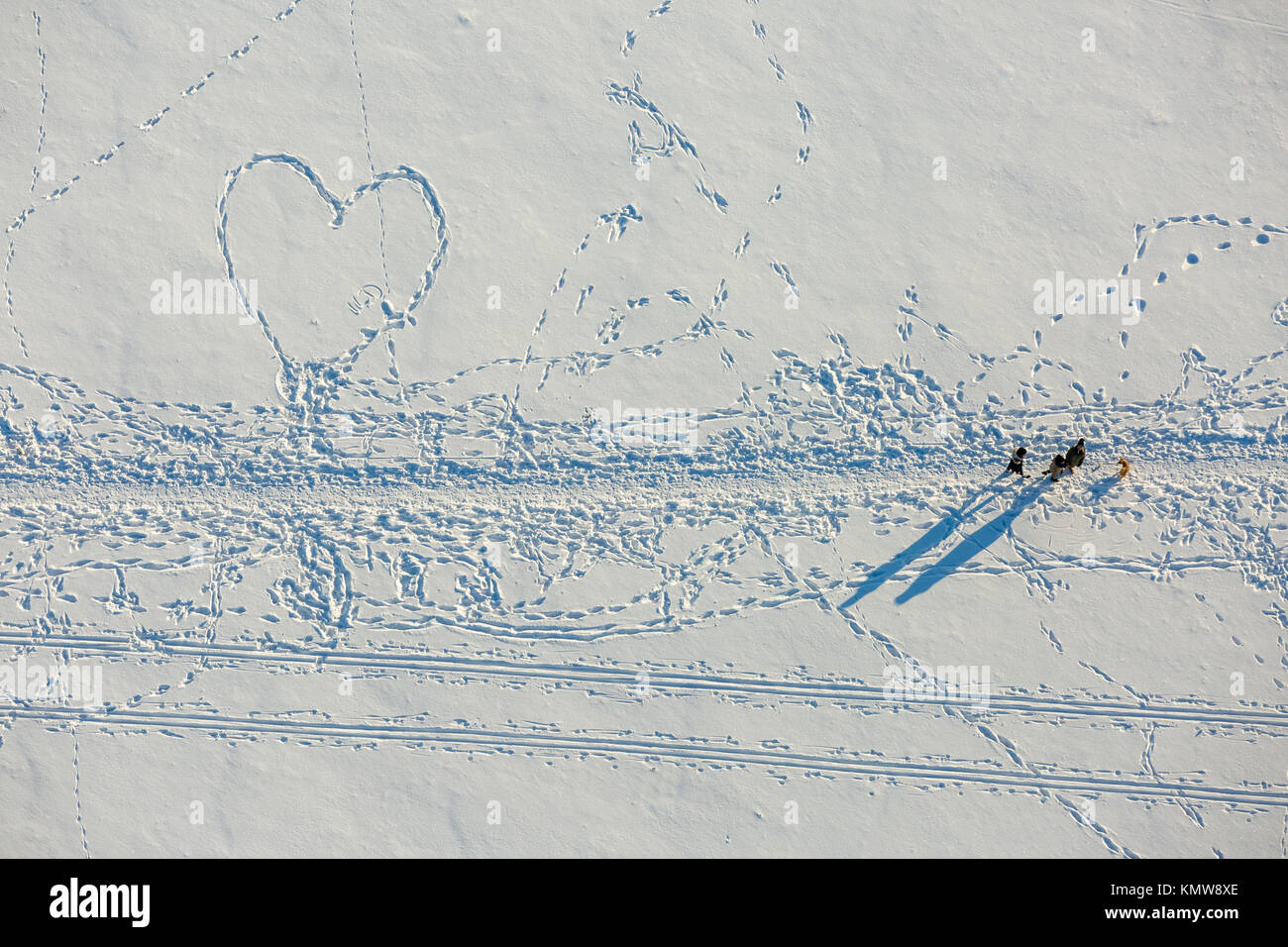 Tracks in the snow on the plateau, heart, heart-shaped, mountain park ...