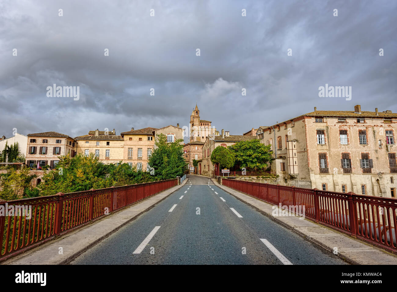 Provincial french architecture hi-res stock photography and images - Alamy