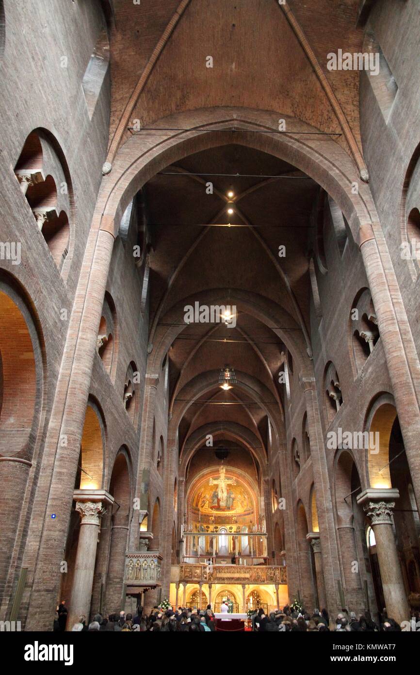 Modena cathedral interior hi-res stock photography and images - Alamy