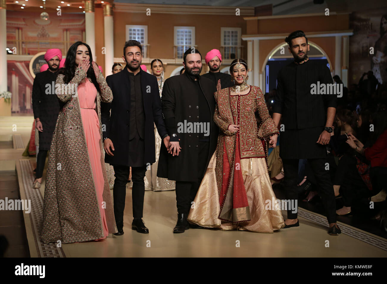 Lahore, Pakistan. 03rd Sep, 2017. Models present creations of famous ...