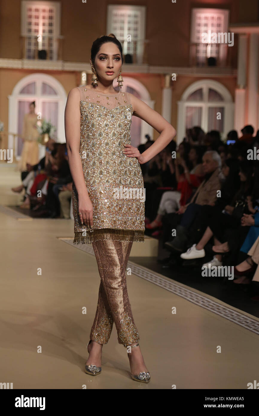 Lahore, Pakistan. 03rd Sep, 2017. Models present creations of famous ...