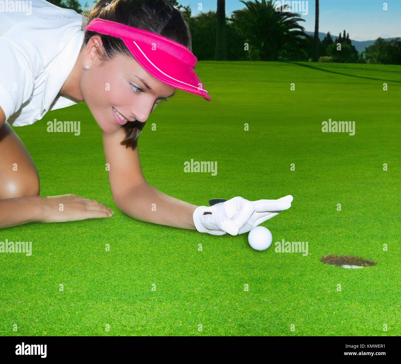 Female golf putt hi-res stock photography and images - Alamy