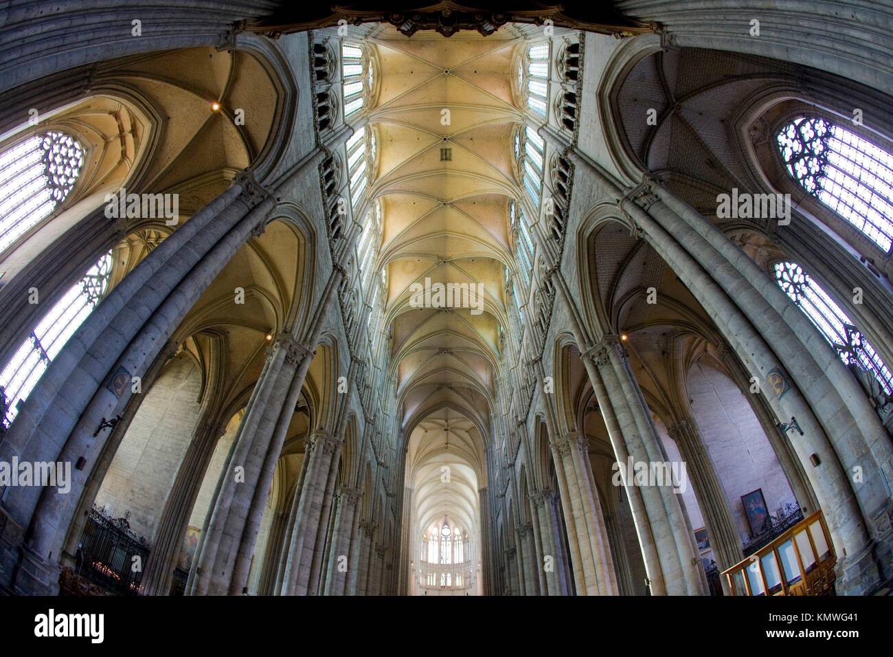 Inside amiens cathedral hi-res stock photography and images - Alamy