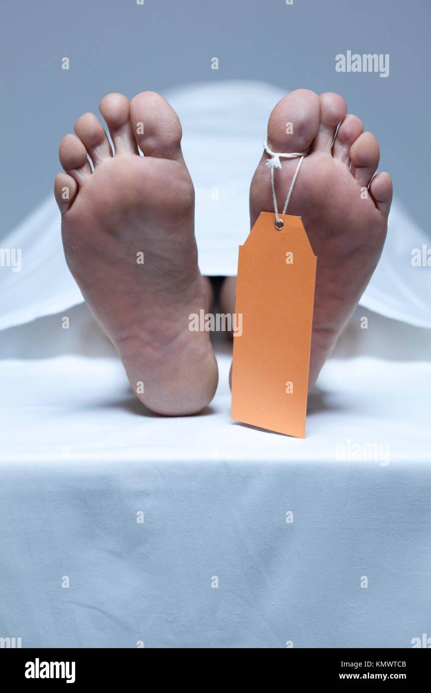 Morgue feet corpse hi-res stock photography and images - Alamy