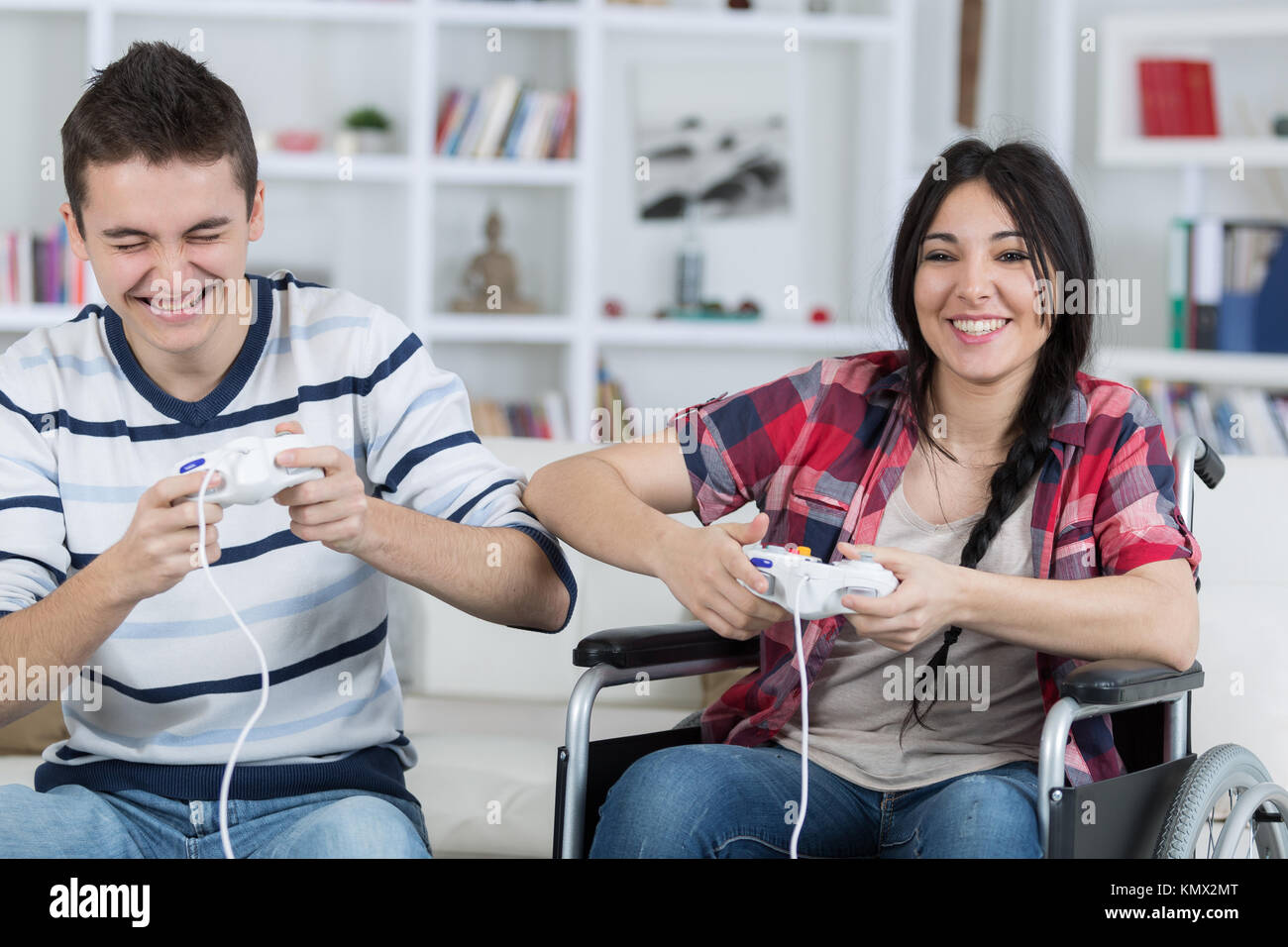Teenagers and computer game hi-res stock photography and images - Alamy