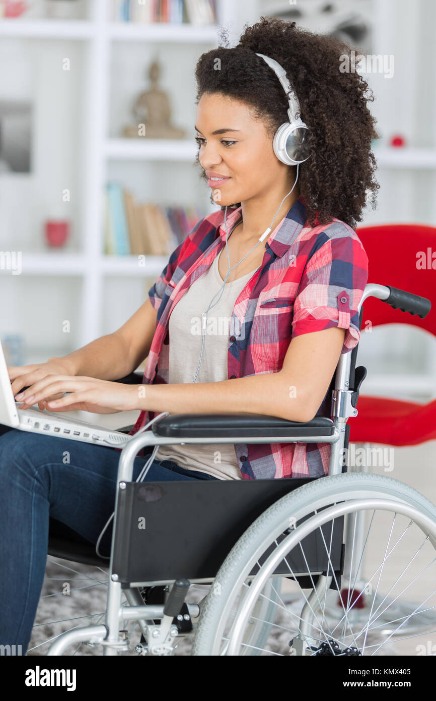 disabled woman using a laptop computer Stock Photo - Alamy