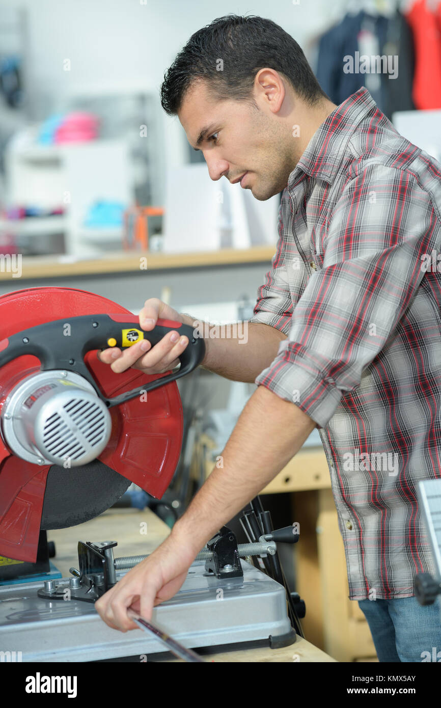 man cutting steel pipe Stock Photo - Alamy