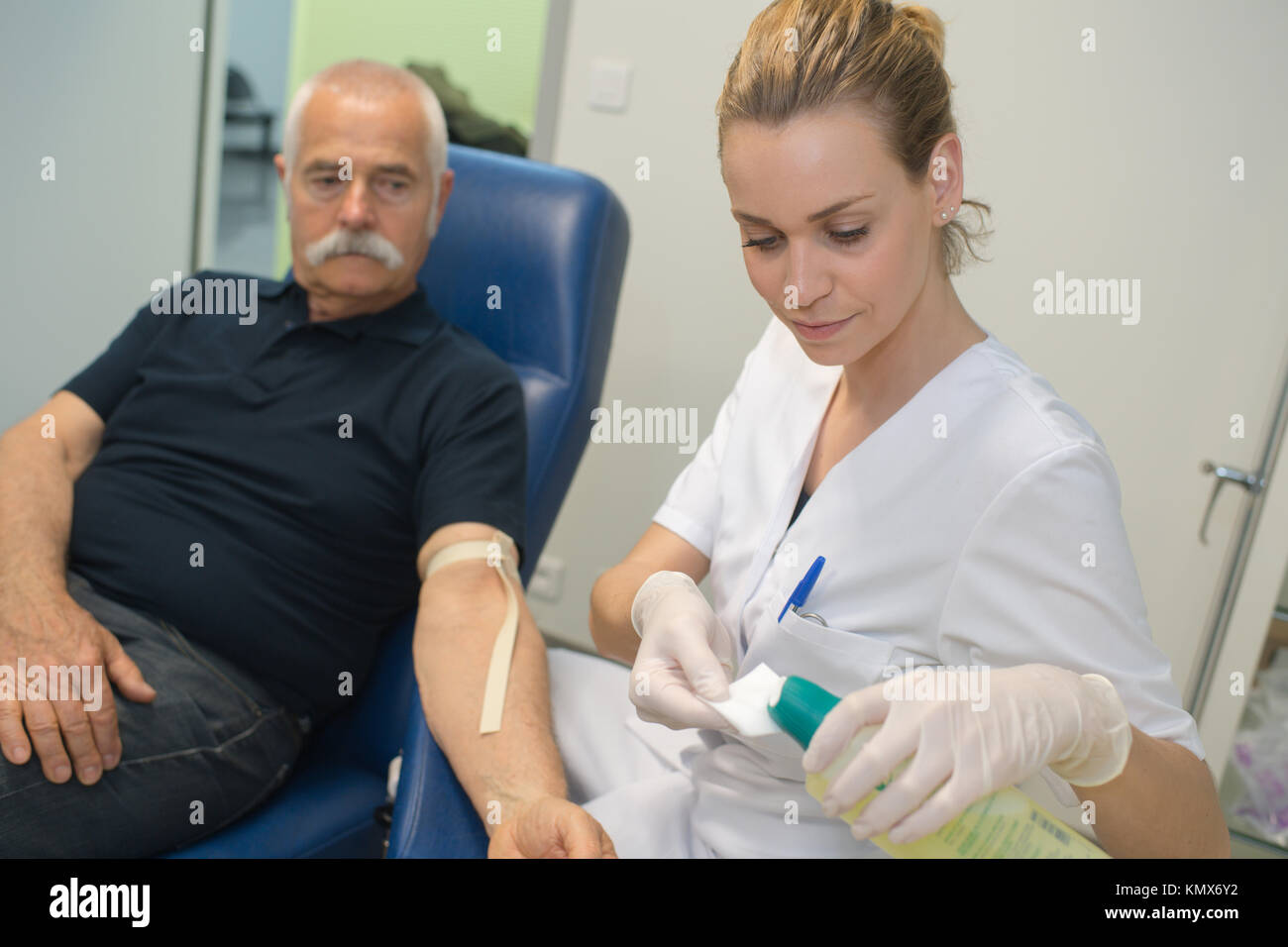 senior man and nurse checking blood sugar level Stock Photo - Alamy