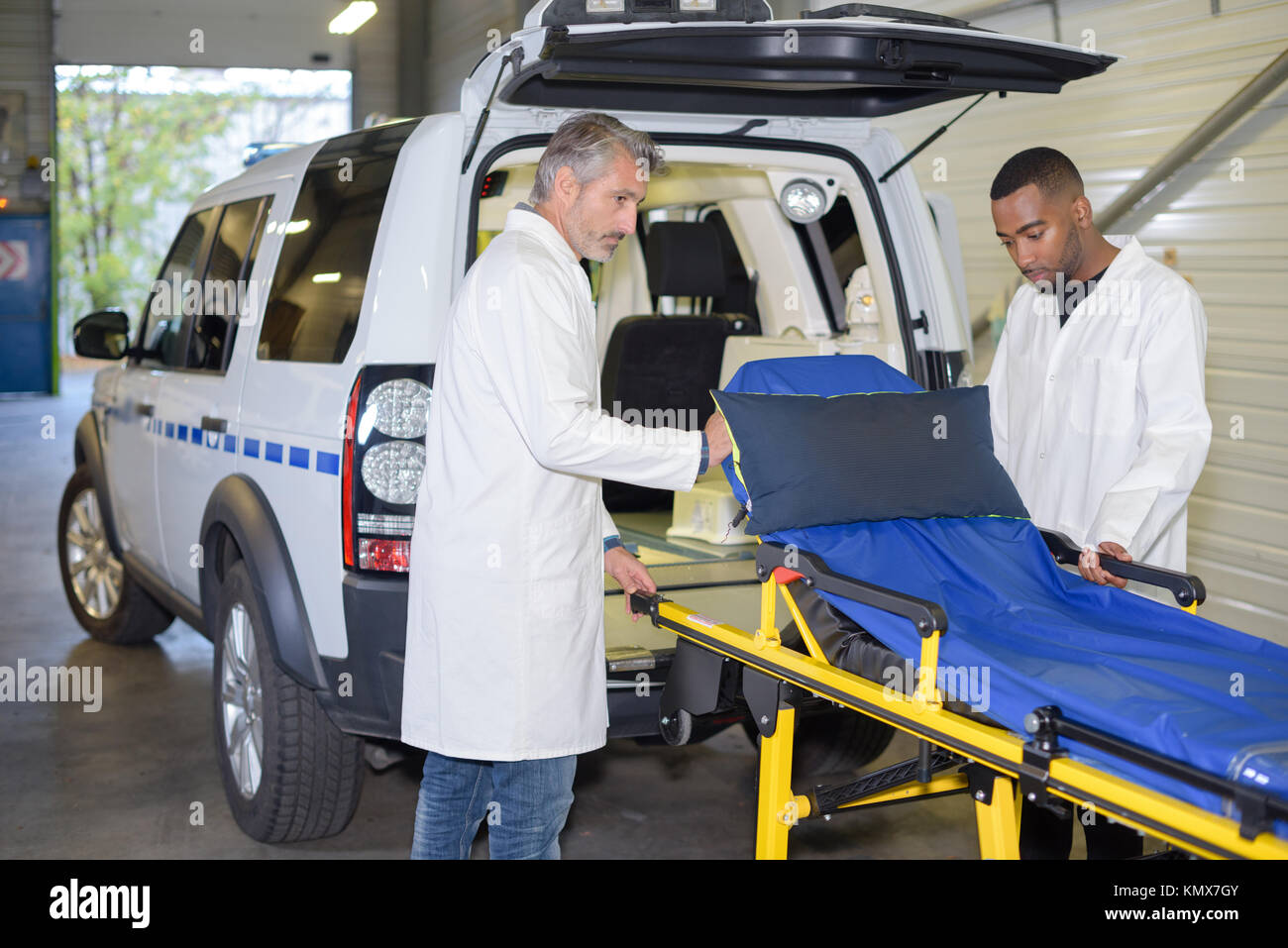 Paramedics equipments hi-res stock photography and images - Alamy