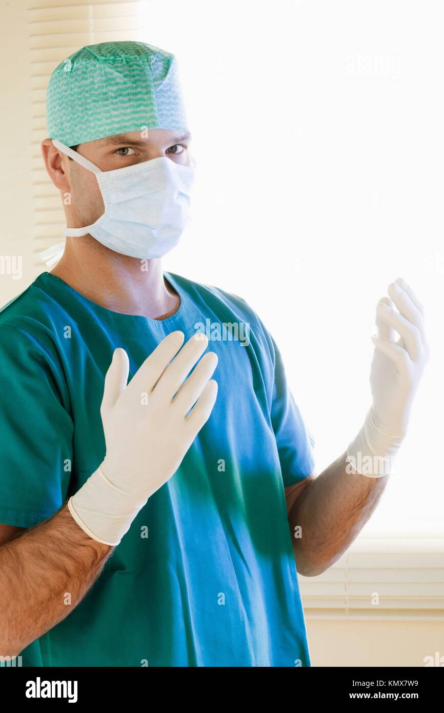 Adult surgery hi-res stock photography and images - Alamy