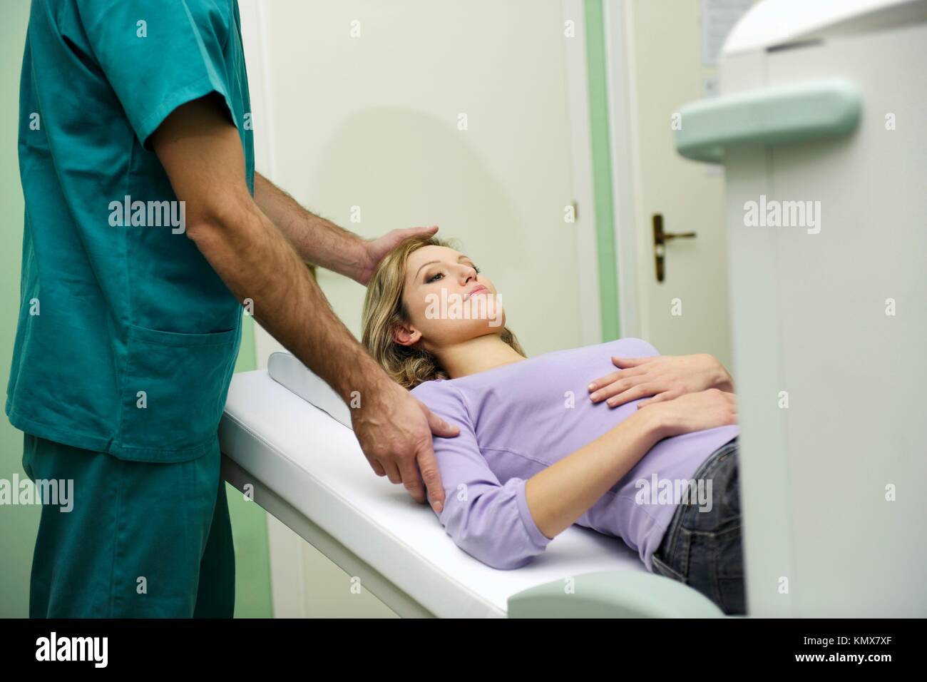 Mri leg hi-res stock photography and images - Alamy