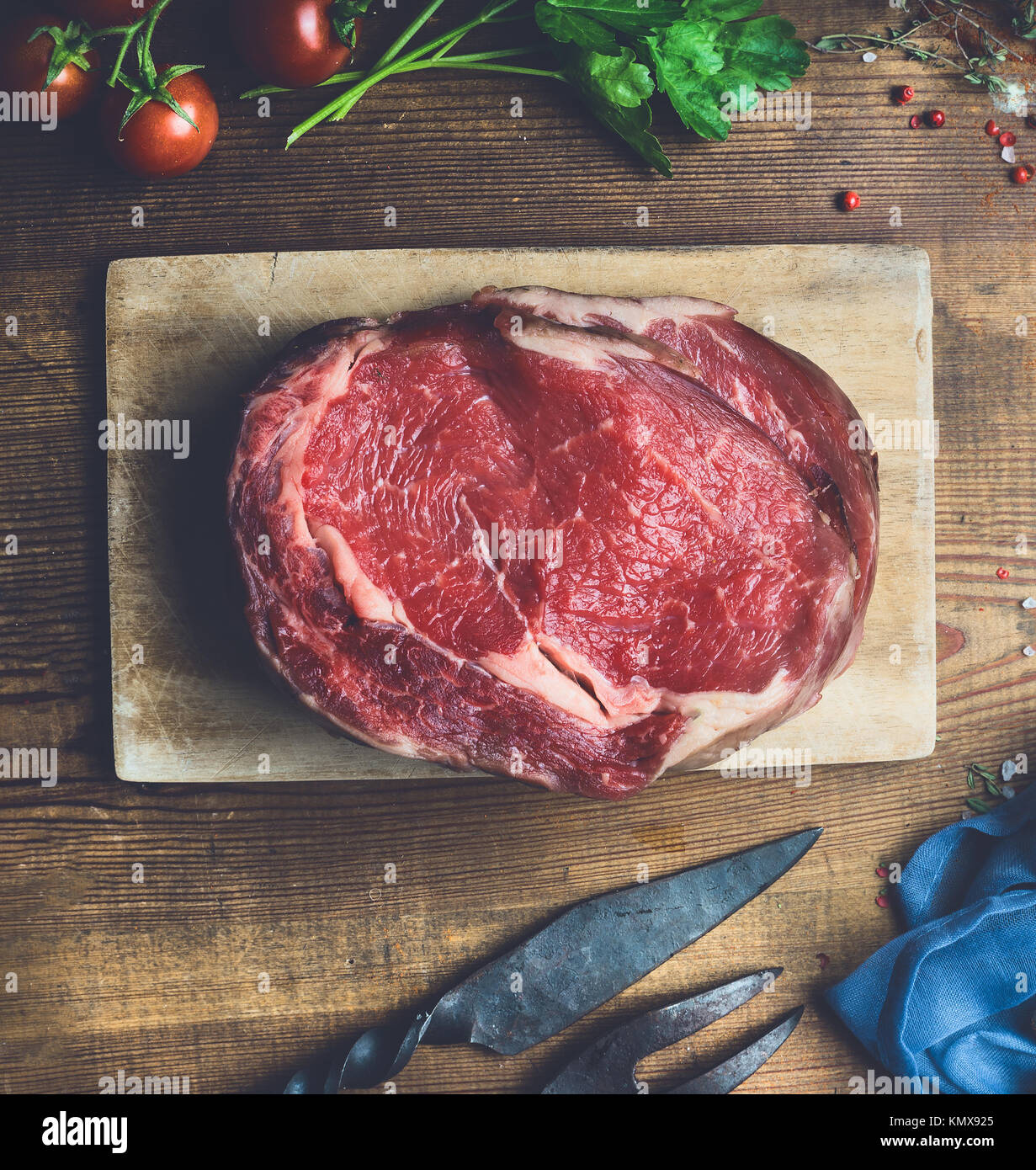 Raw beef steaks on wooden kitchen table background, top view Stock ...