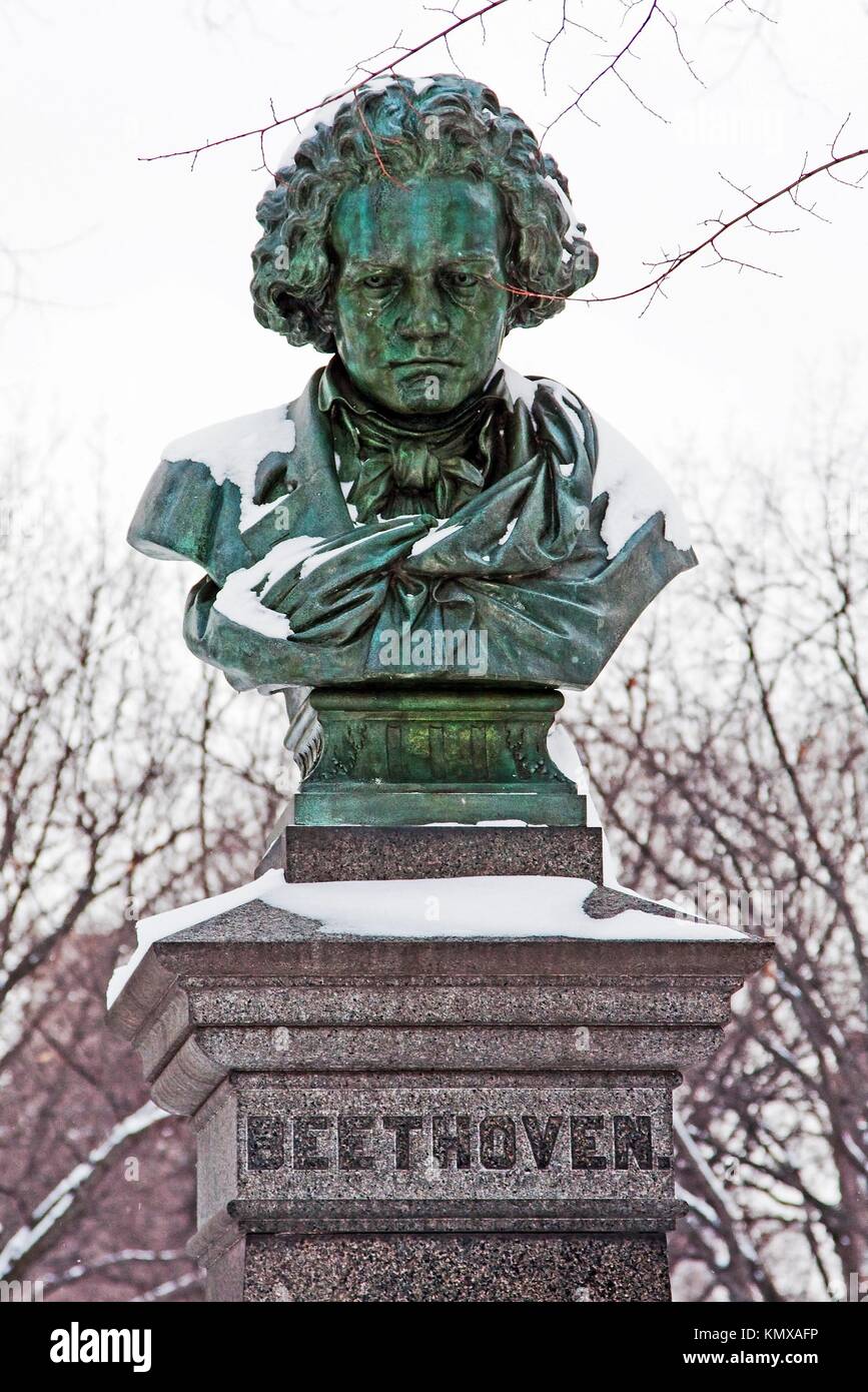 Ludwig van beethoven statue hi-res stock photography and images - Alamy