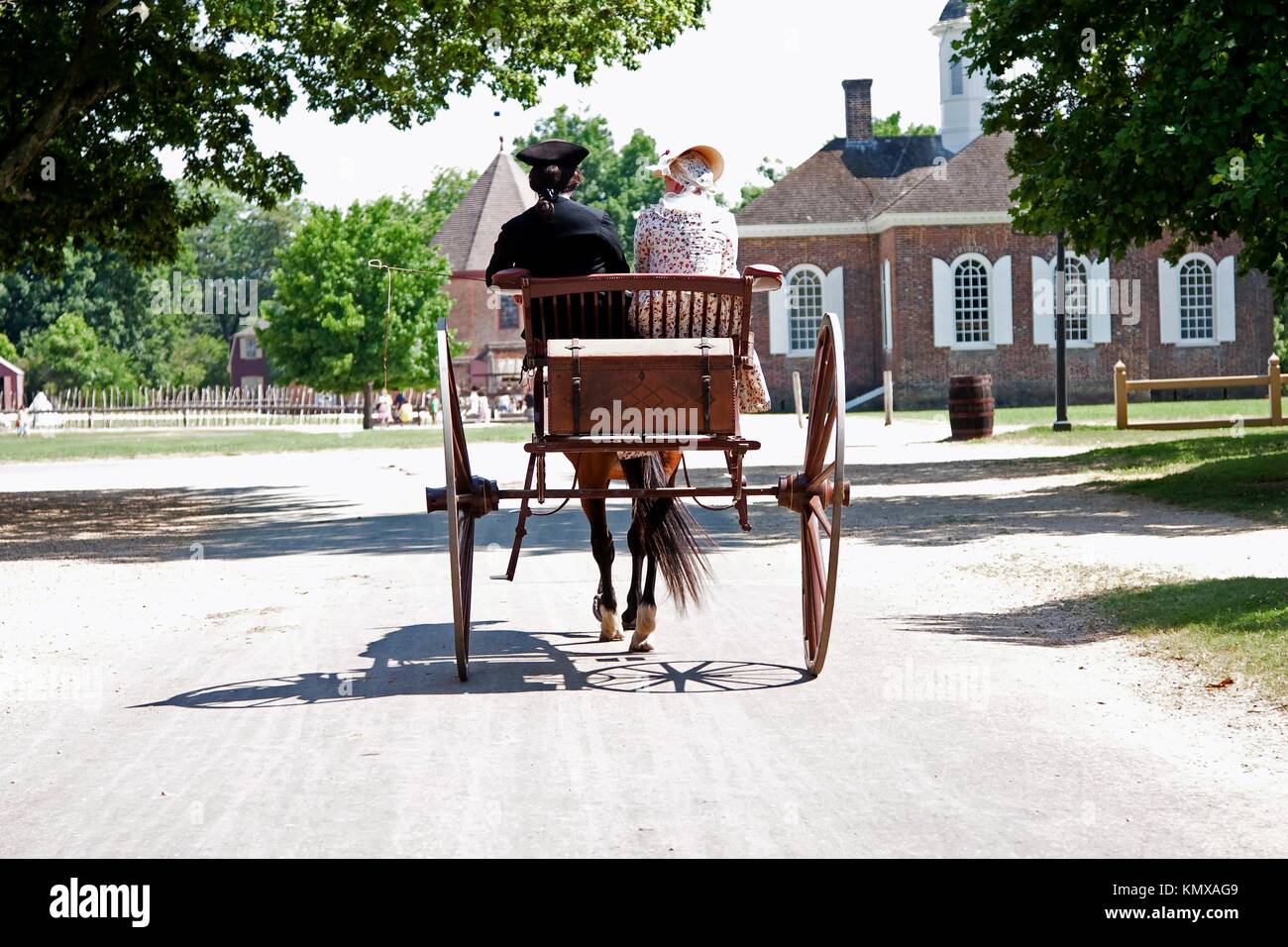 Williamsburg colonial woman hi-res stock photography and images - Alamy