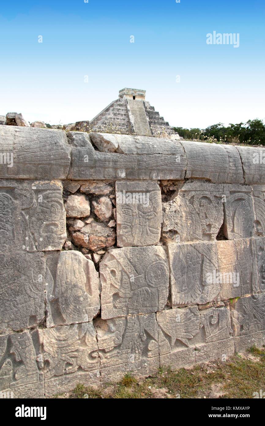 Traditional mayan ball game pyramid hi-res stock photography and images ...