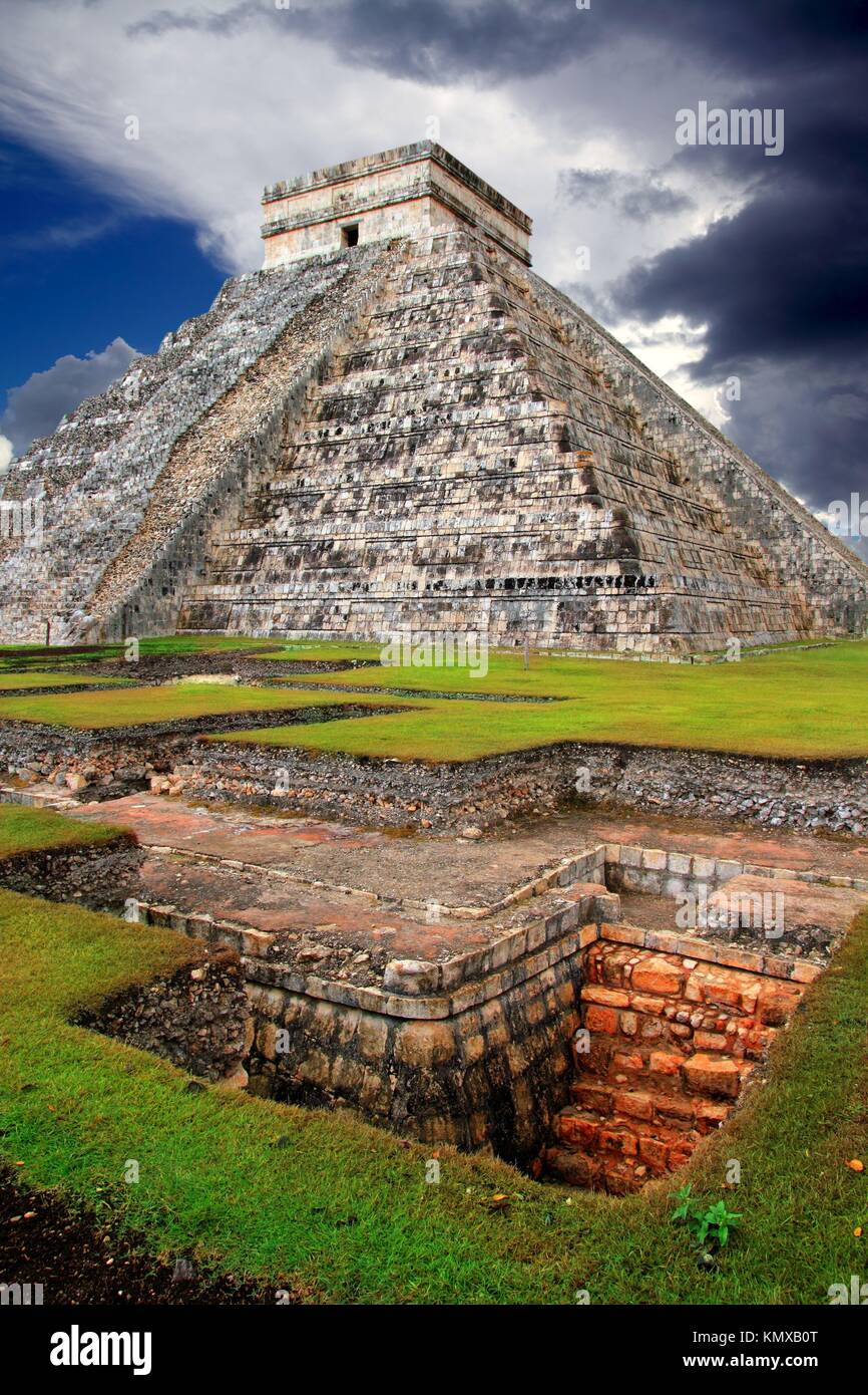 Chichen Itza Kukulcan Mayan Pyramid El Castillo over underground ...