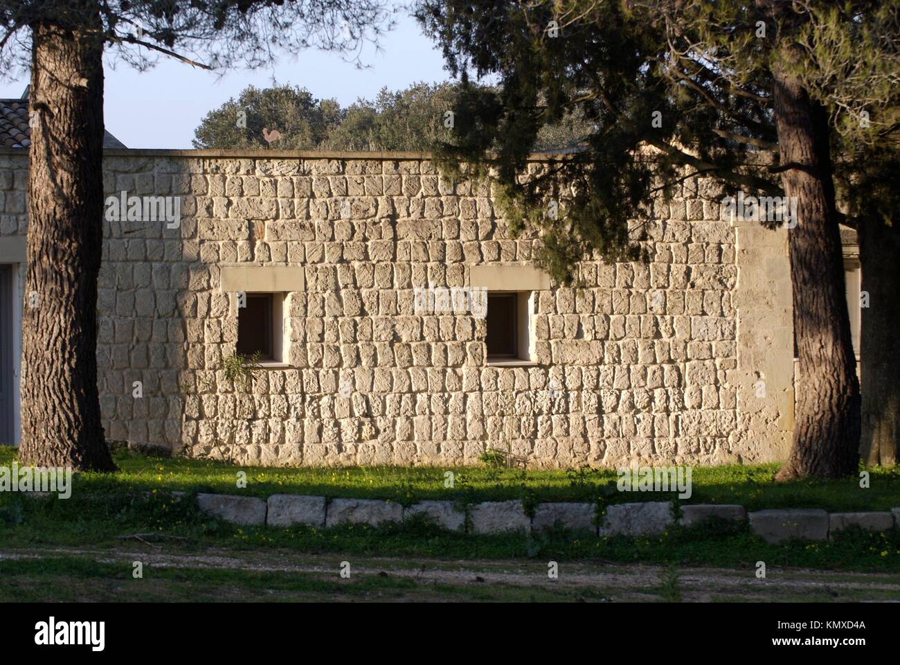 Italy built of concrete and stone hi-res stock photography and images ...