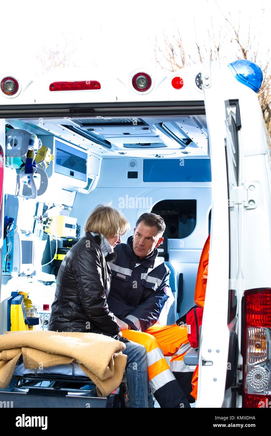 Man paramedic hi-res stock photography and images - Alamy