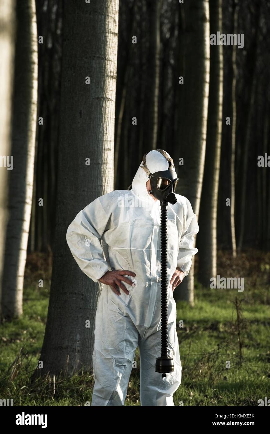 Person with gasmask hi-res stock photography and images - Alamy