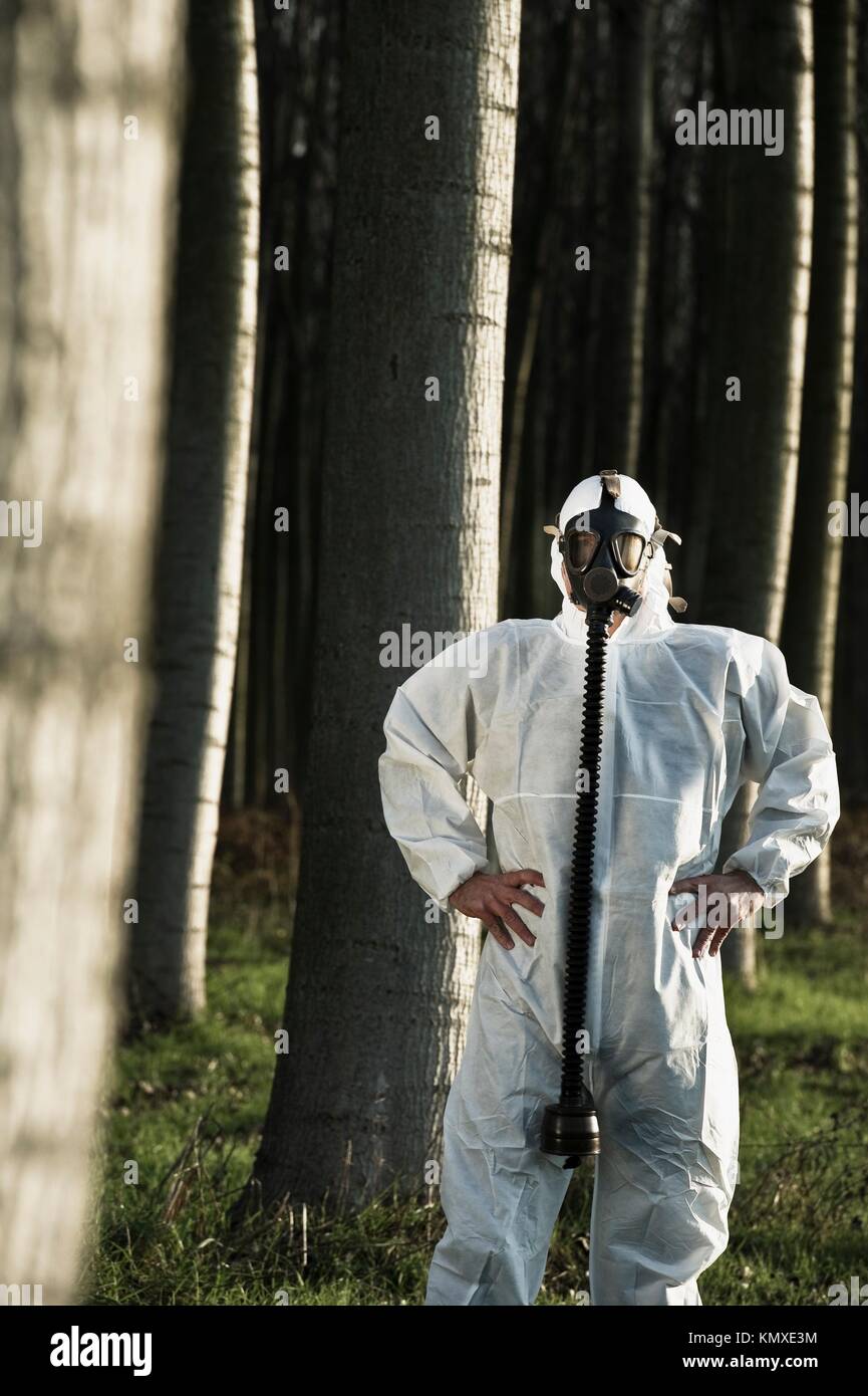 Person with gasmask hi-res stock photography and images - Alamy