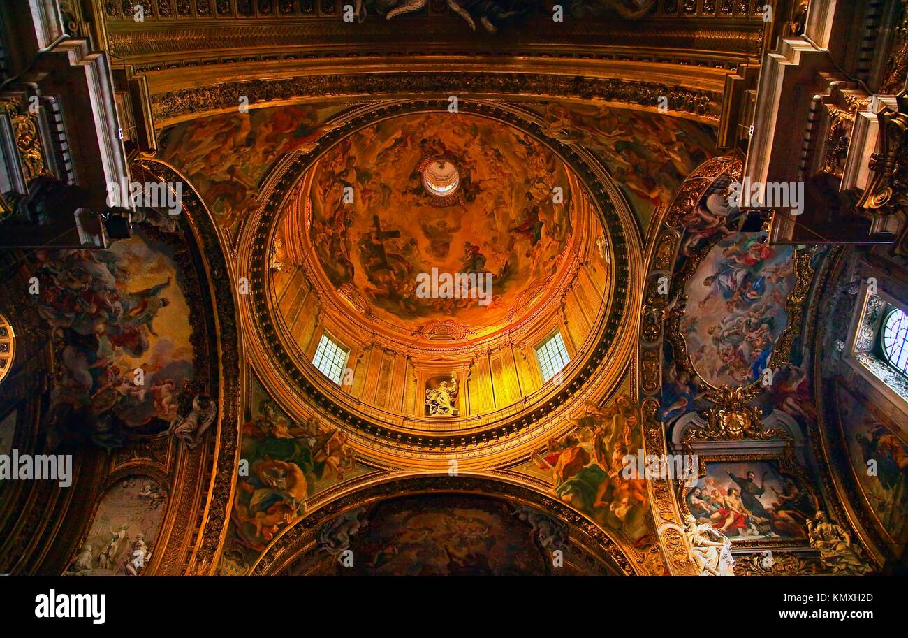 Golden baroque dome hi-res stock photography and images - Alamy