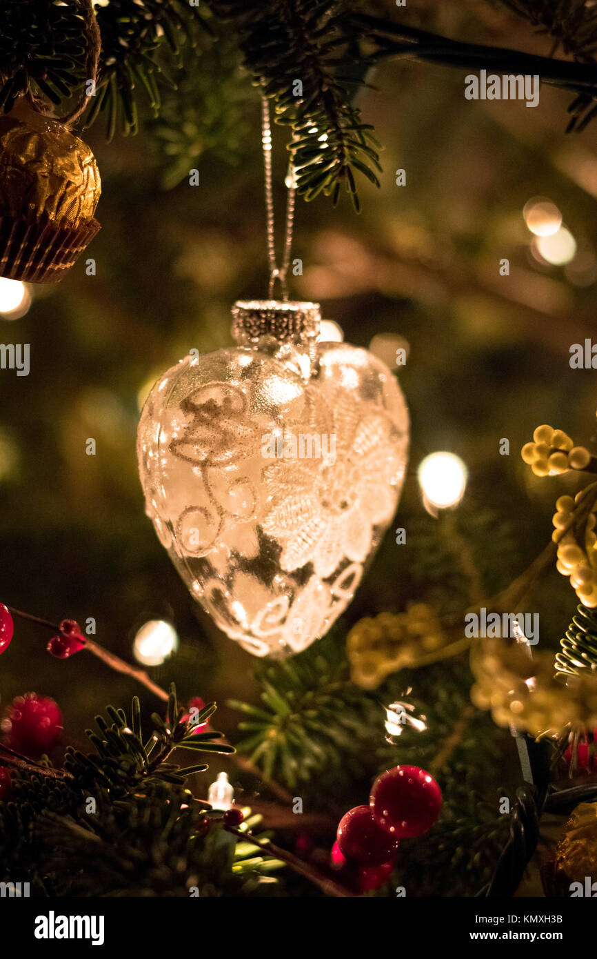 Reflective decorations hi-res stock photography and images - Alamy