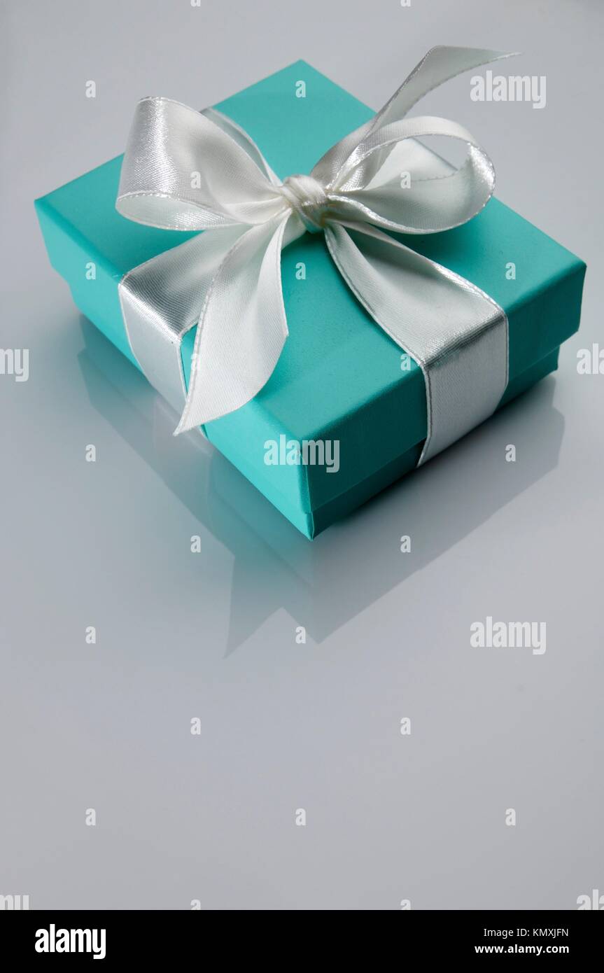 Tiffany turquoise blue box hi-res stock photography and images - Alamy