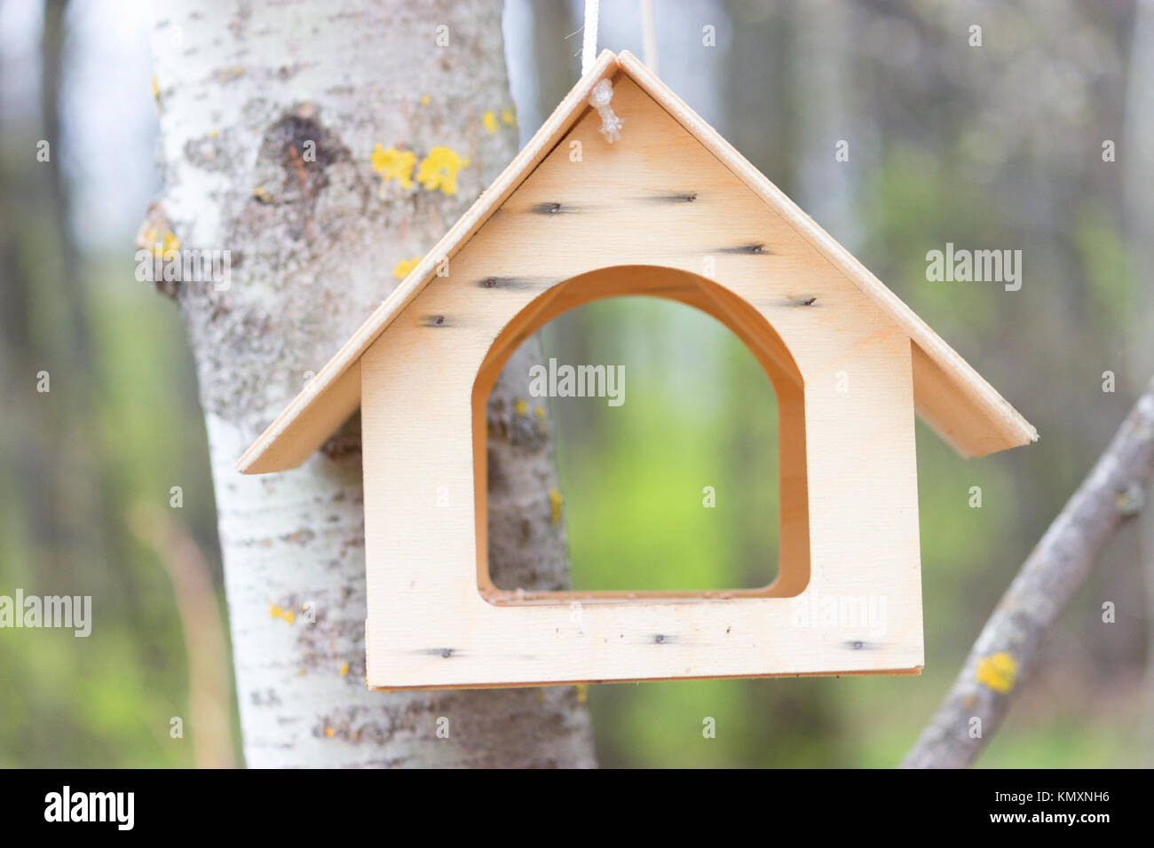 simple wooden bird house in a park Stock Photo - Alamy