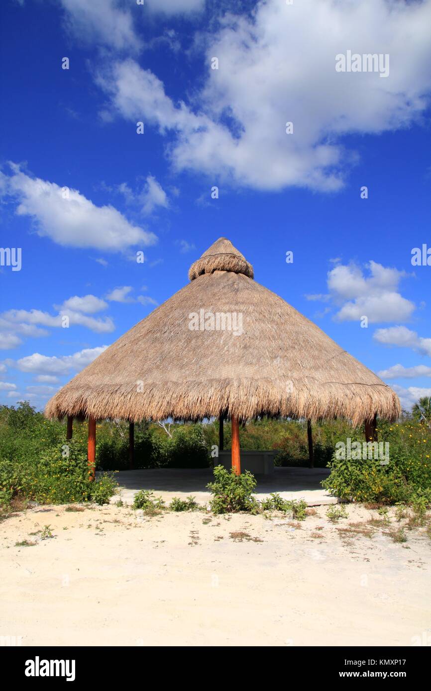 Palapa home maya hi-res stock photography and images - Alamy