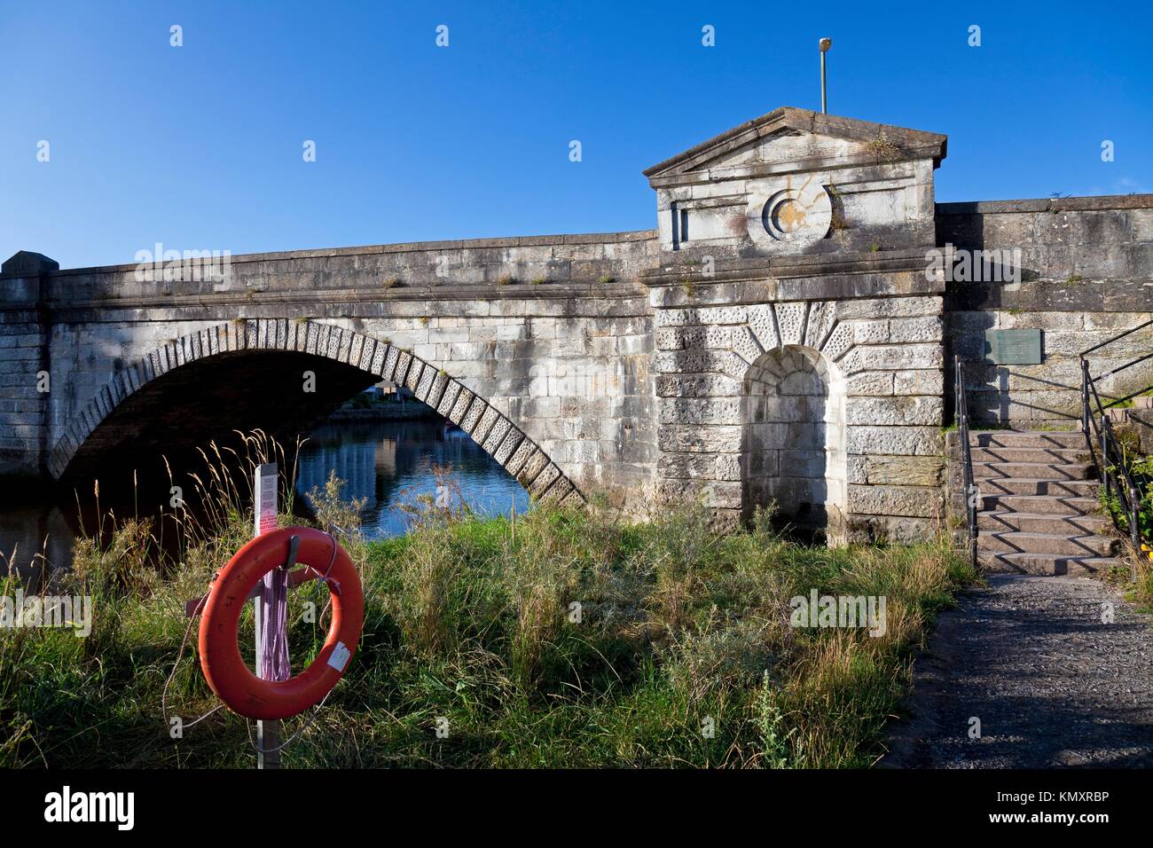 Old stone bridge across river hi-res stock photography and images - Alamy
