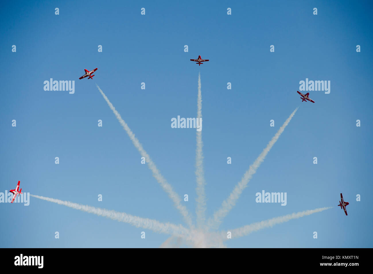 Royal Canadian Snowbirds performing a "High Bomb Burst" at the "Gowen ...