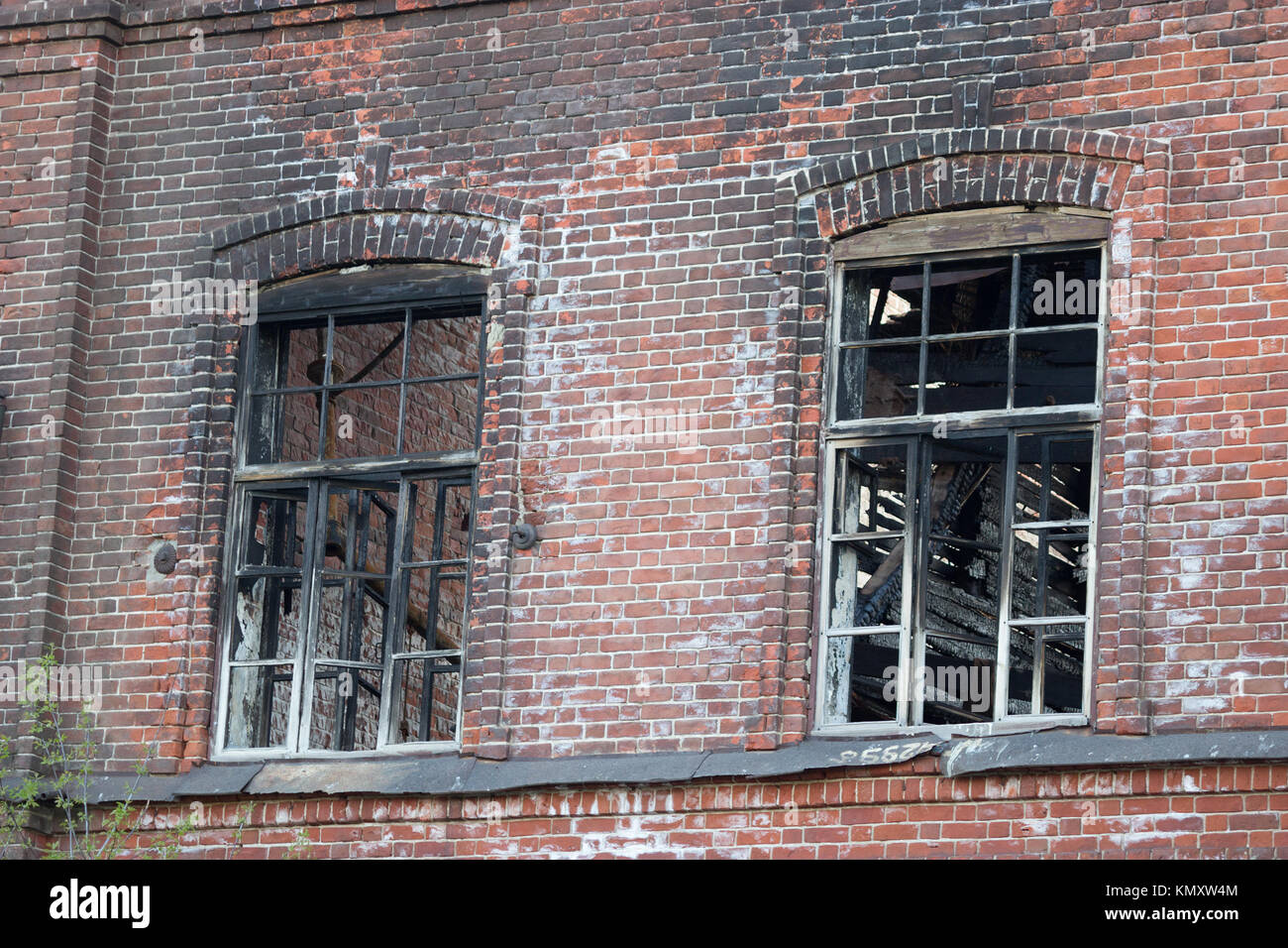 builing after a fire. burned windows and roof Stock Photo - Alamy