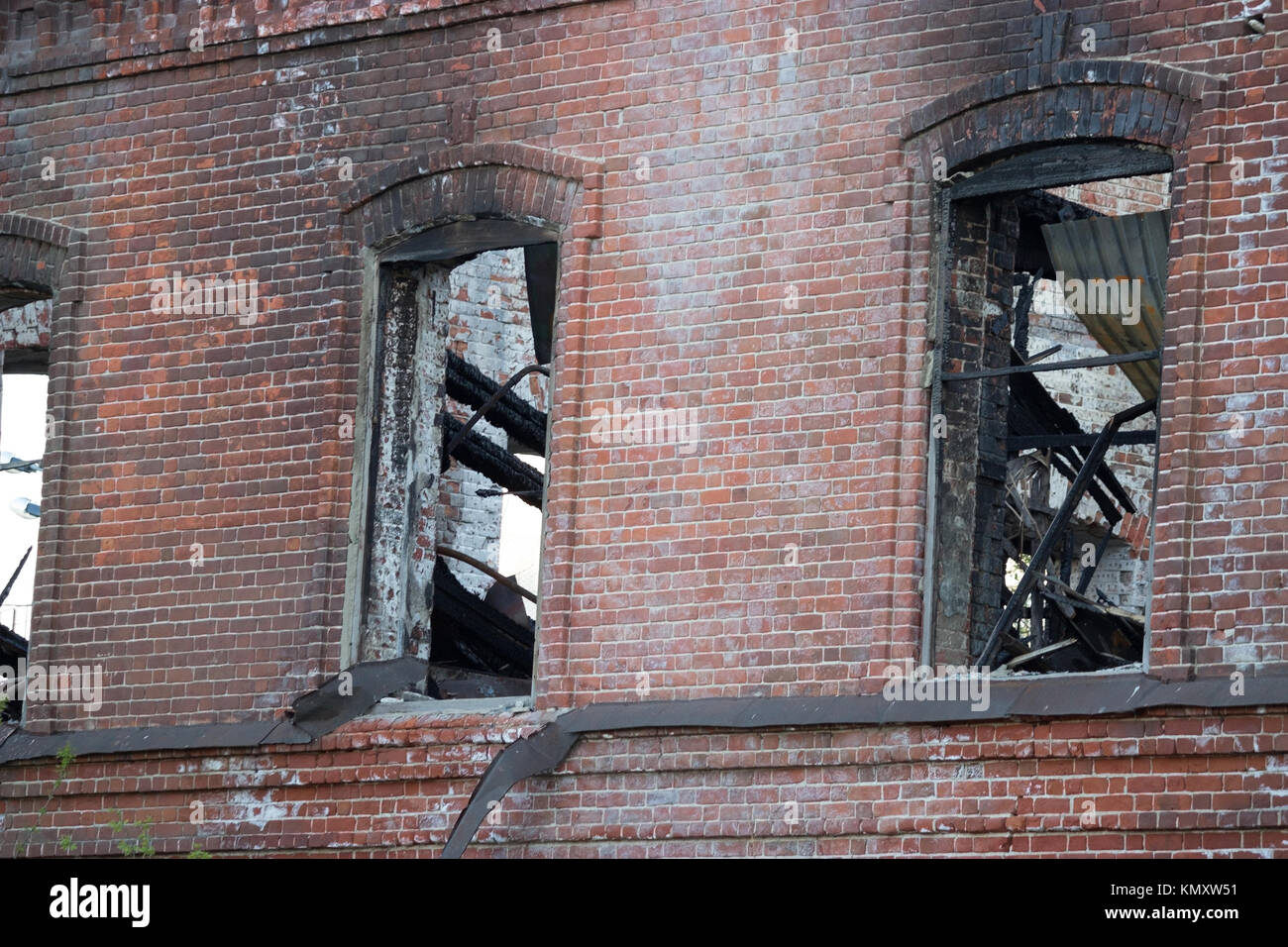 builing after a fire. burned windows and roof Stock Photo - Alamy