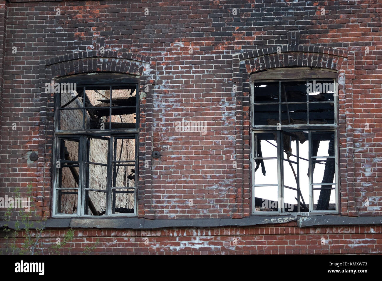 builing after a fire. burned windows and roof Stock Photo - Alamy