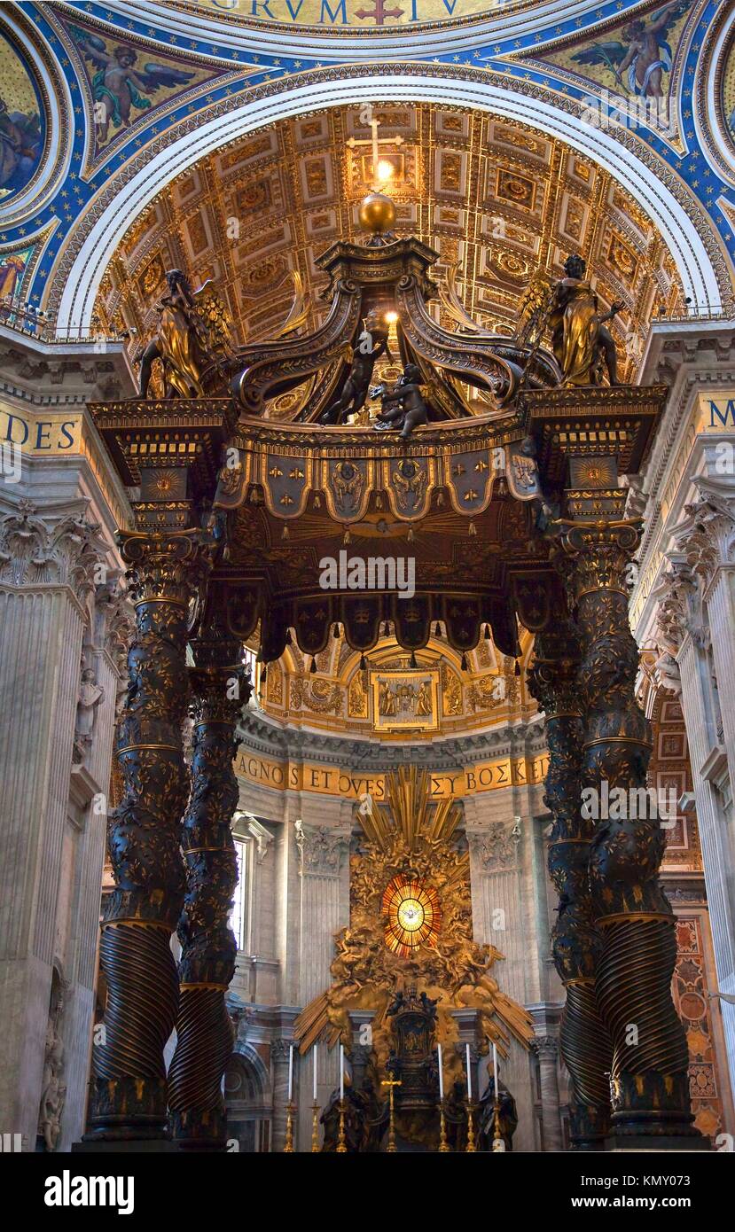 Bernini baldachin hi-res stock photography and images - Alamy