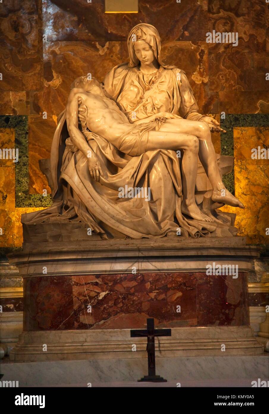 Gothic pieta sculpture hi-res stock photography and images - Alamy