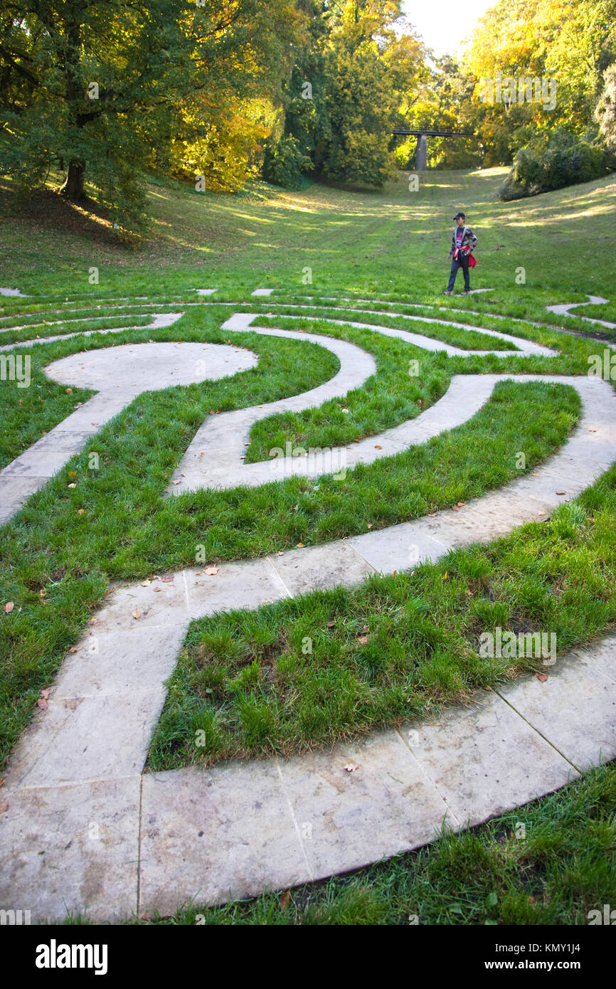 Turf labyrinth hi-res stock photography and images - Alamy