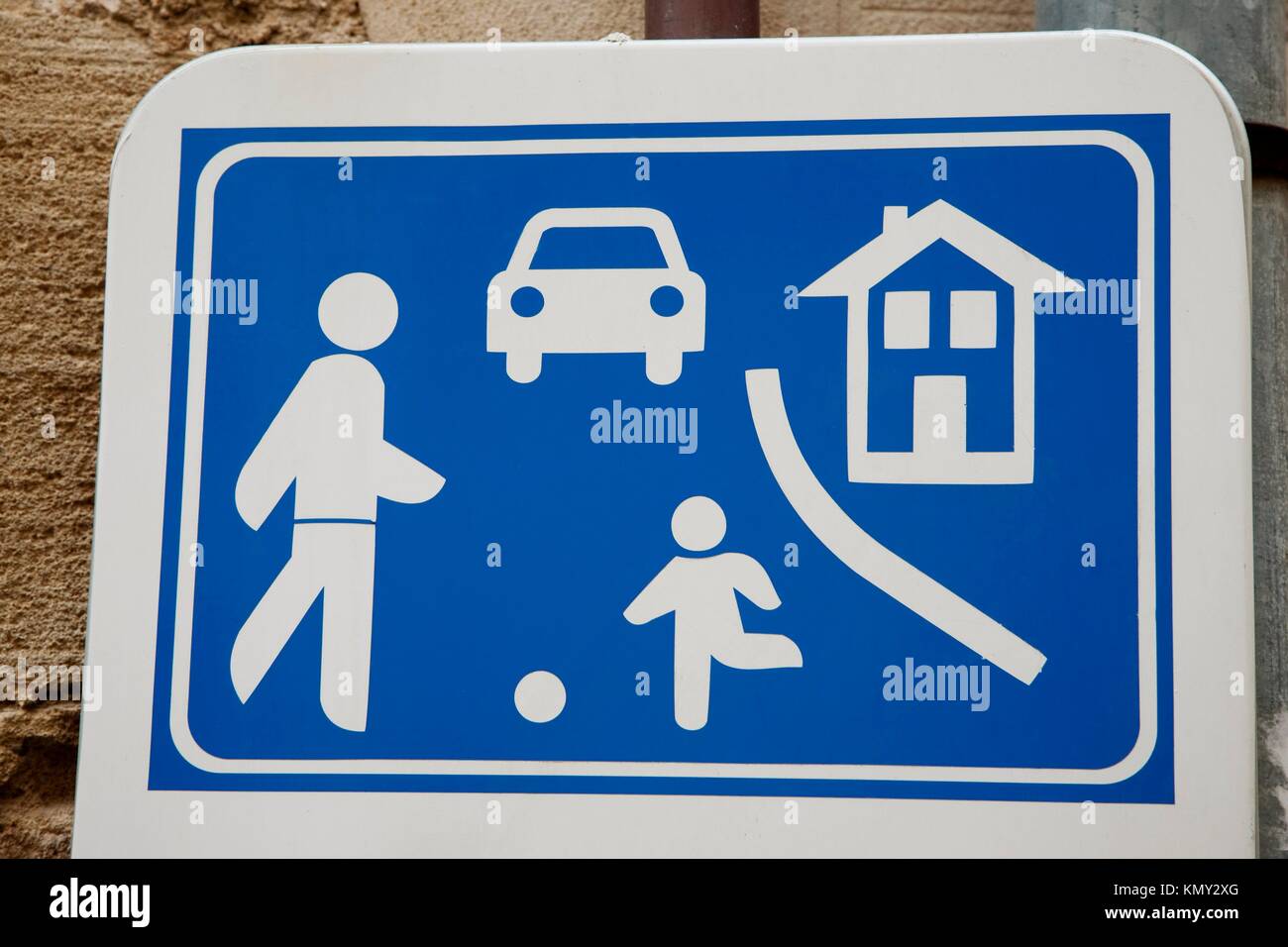 Family road sign hi-res stock photography and images - Alamy