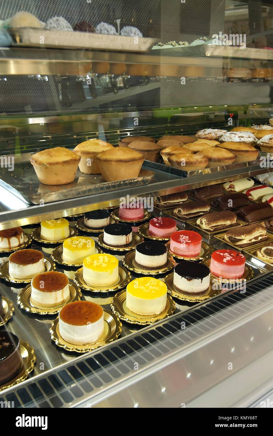 Italian pastry shop hi-res stock photography and images - Alamy