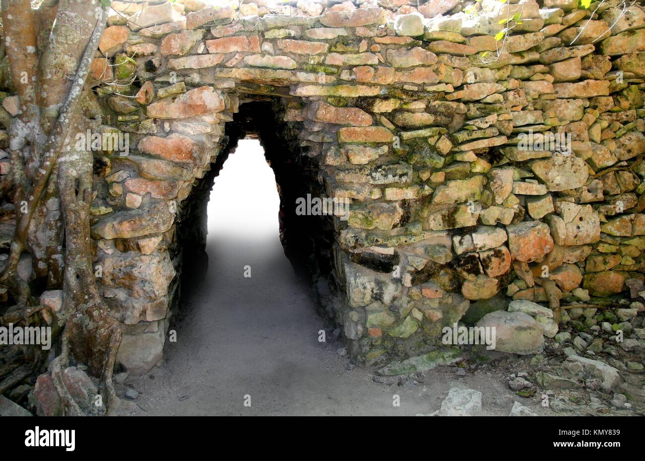 The entrance to the ruins of tulum hi-res stock photography and images ...